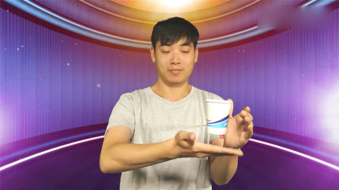 魔术教学：杯子瞬间漂浮空中，完全不用线！学会后你也能表演