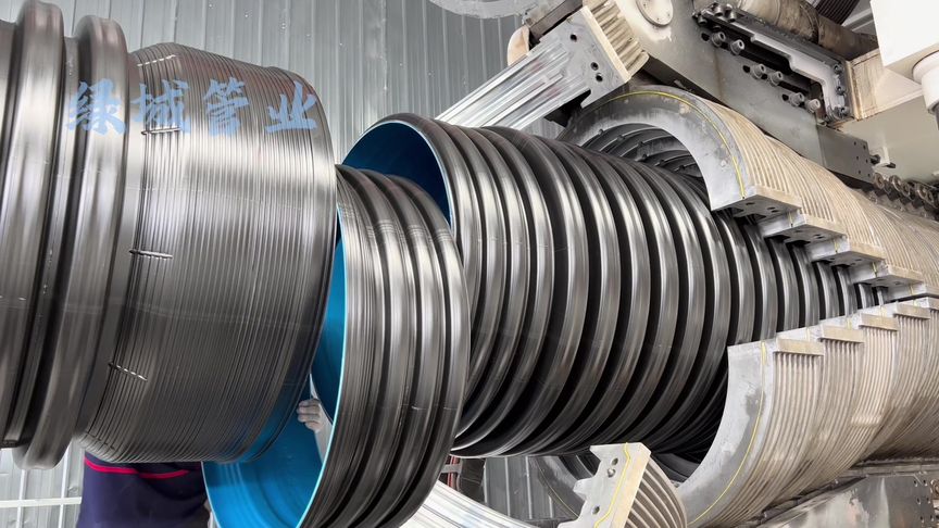 HDPE双壁波纹管 DN800 SN8 生产中