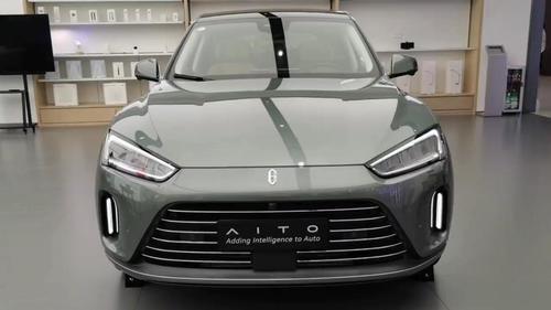 2022款问界m5最新落地成交价与用车本钱参考。