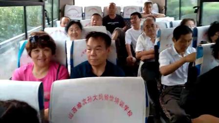 演员们准备去演出