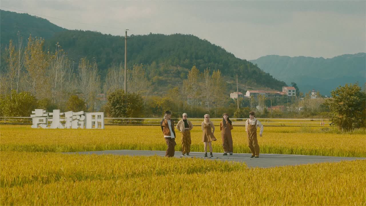 周杰伦治愈神曲《稻香》原创编舞,这次真的去稻田了!