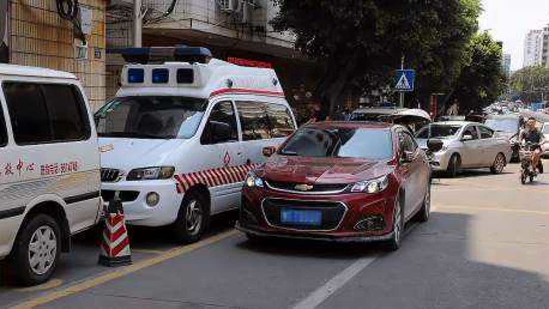 交警提醒:这4种"闯红灯"不会扣分罚款,车主们安心开车就好!