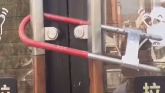 这二货这样锁门,是在试探我的底线吗?