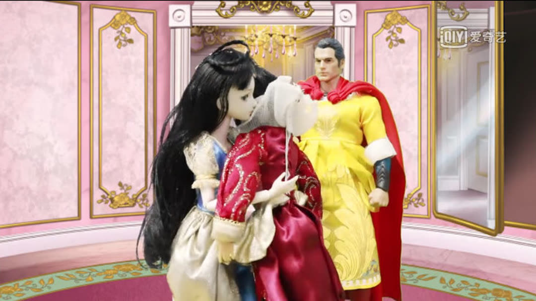 绒绒兔玩具:叶罗丽孔雀公主为了救王后 带侍卫潜入城堡打.