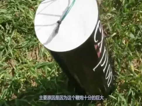 国外牛人找来一个巨型鞭炮检测威力,点燃引线后,这真的是炮仗?