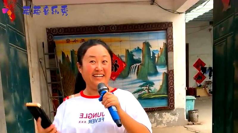 农村媳妇演唱《咚咚锵》,非常好听,不容错过