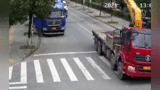 【浙江】货车过路口时吊臂勾断蒸汽管道 估算损失超百万元