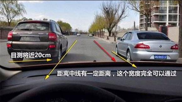 如何准确判断车左右前轮位置,记住这几点,从此不会掉沟里!