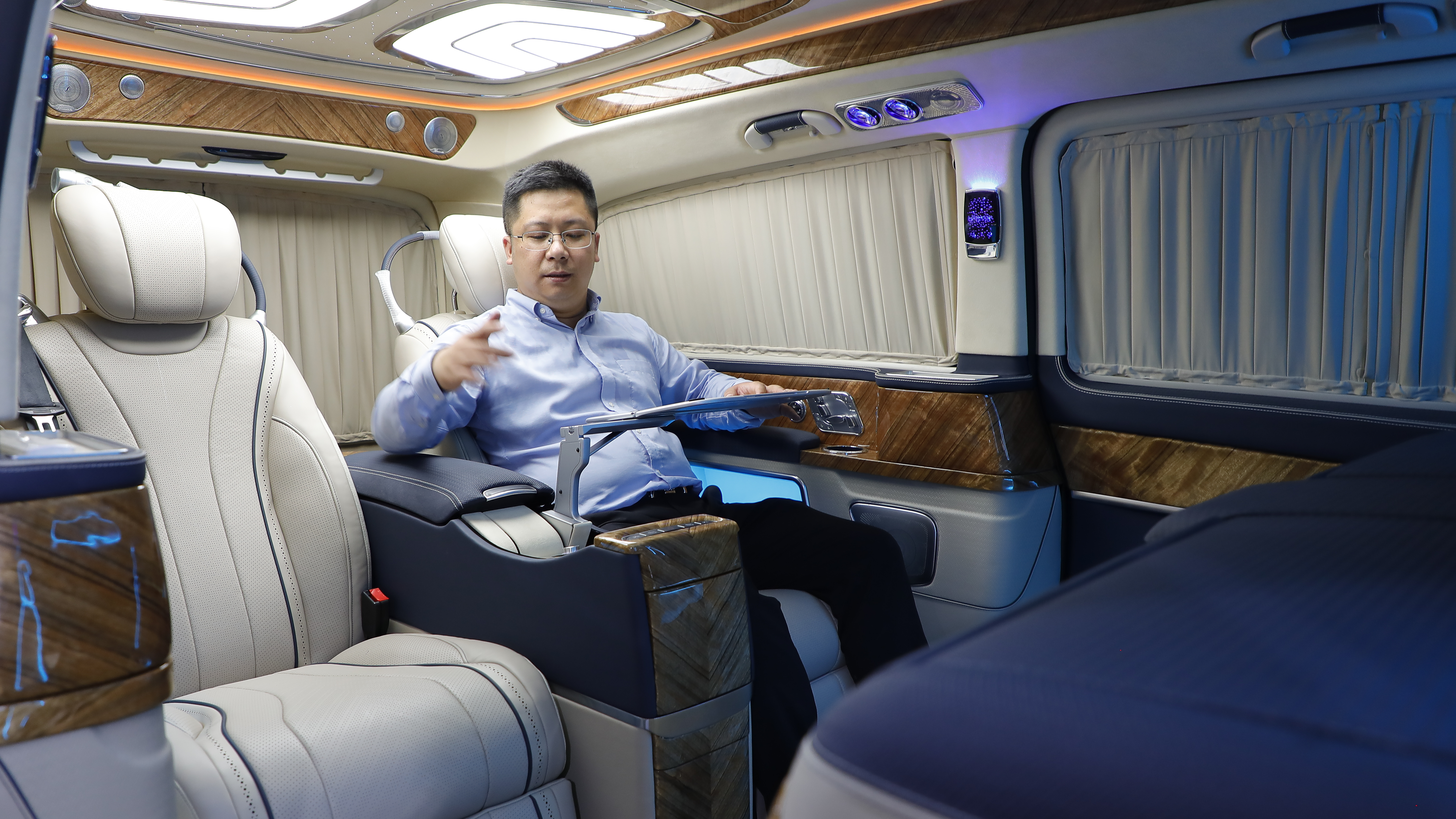 全车仅4座,售价超越埃尔法!这台22款奔驰头等舱,是你的菜吗?