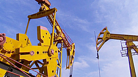 原油期货突现跳水 油价见顶拐点概率增加