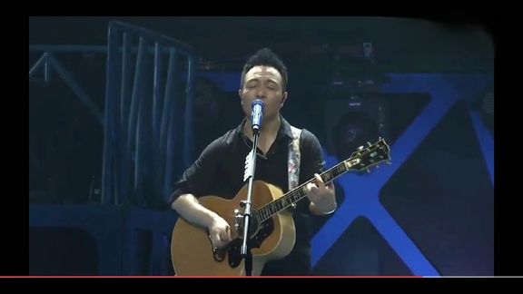 许巍《曾经的你》演唱会版本,引发万人合唱。
