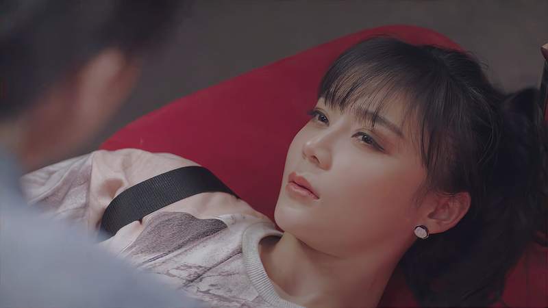 我爱男保姆:男人救回来一个姑娘,朋友以为是哑巴,用外语逗她