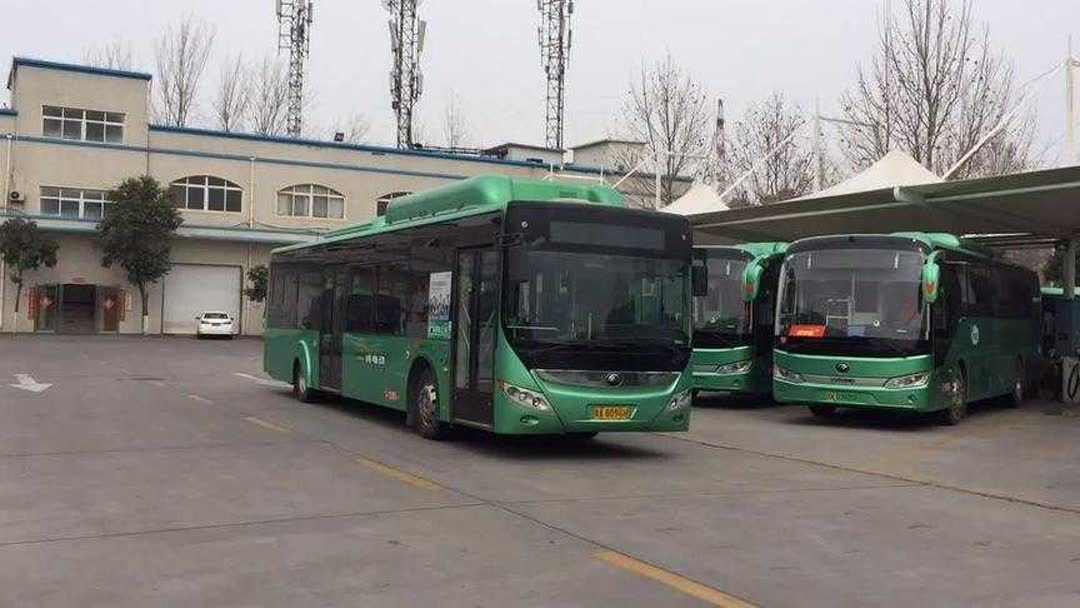 价值上百万宇通公交车竟然四个门!咱今天看看这门是怎么用的!