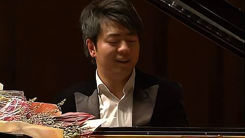 钢琴家郎朗演绎轻松活泼的“小狗圆舞曲”