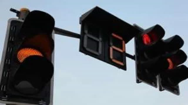红灯20分钟不变,闯过去算闯红灯吗?车主要记好,做错.