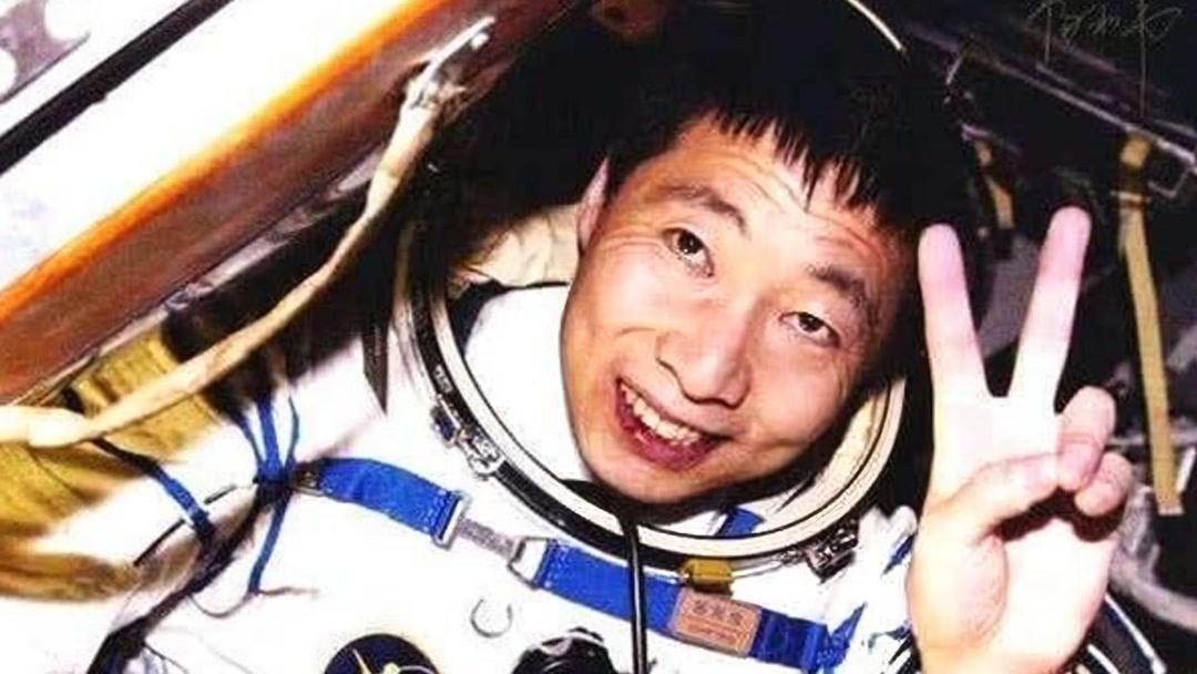 杨利伟曾在太空听到敲门声,10多年后谜底终于解开,庆幸捡回一命