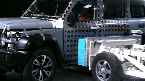 WEY坦克300侧面碰撞测试, 看看钣金硬度如何!