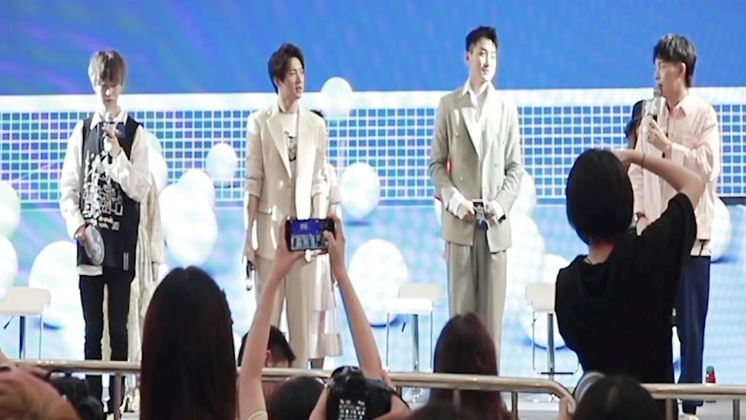 《追球》上海见面会,piapia舞分解动作现场教学