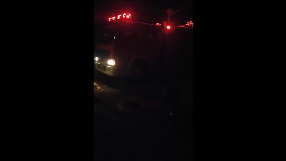 火灾无情,安全用电线路老化,邻居家电起火,人安全。