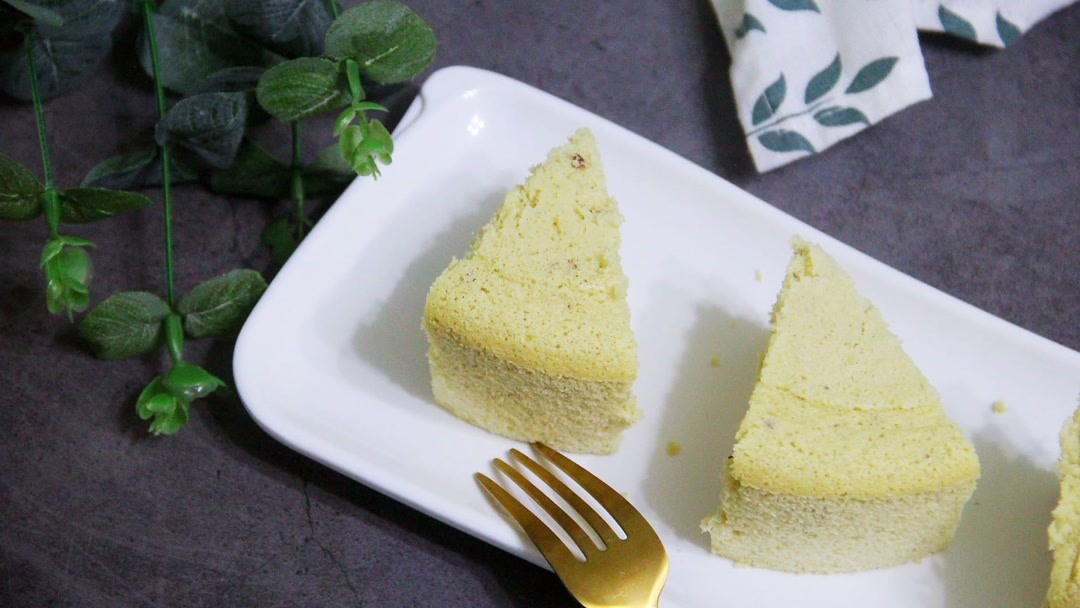 蛋糕这样做,不用面粉不用烤箱,口感和味道好的没得说,步骤清晰