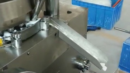 上海绿翊机械制造有限公司 樟脑丸压片机