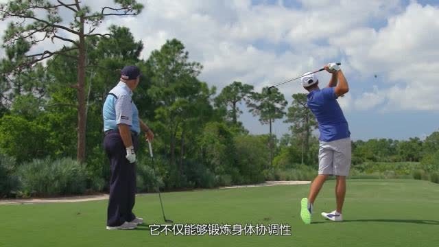 高尔夫球是如何塞进木架里的?老外亲测制作,看完你就知道了!