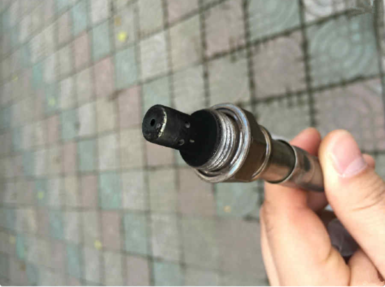 氧传感器报警怎么办?汽修厂屡屡更换没有用,只要动手清洗它就行