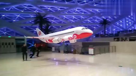 谁家的飞机航模这么大,还可以在室内飞行!