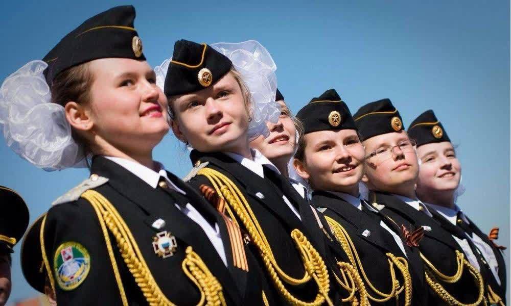 俄罗斯女兵对比中国女兵,两者气质存在什么差别?