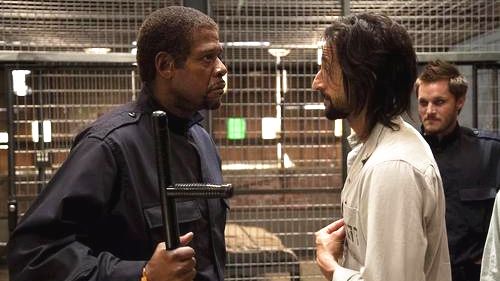 死亡实验:为高额奖金,众人角色扮演2周,不料6天时间全部疯了