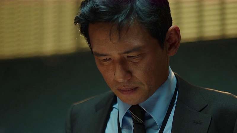 检察官被政客陷害入狱坐牢,却在监狱中成为大哥,帮其他犯人脱罪