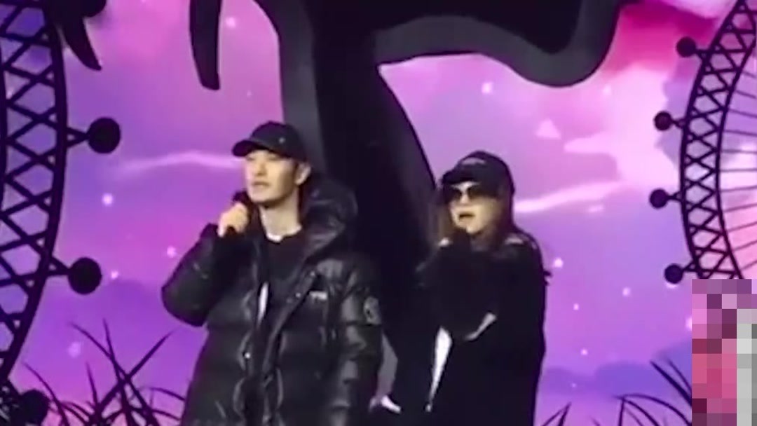 黄晓明Angelababy牵手唱情歌 深情对视声音超好听