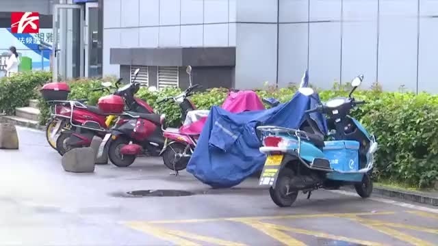 男子推电瓶车进电梯5秒后爆燃伤5人,消防:电动车不要进楼入户!
