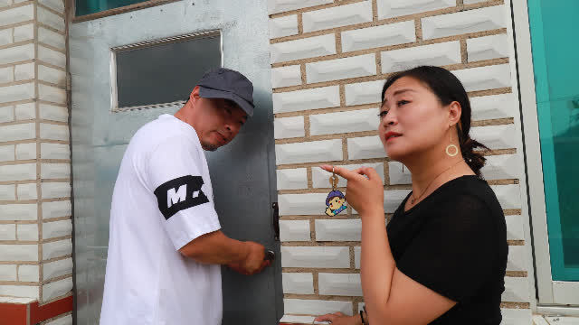 怎么撬门锁