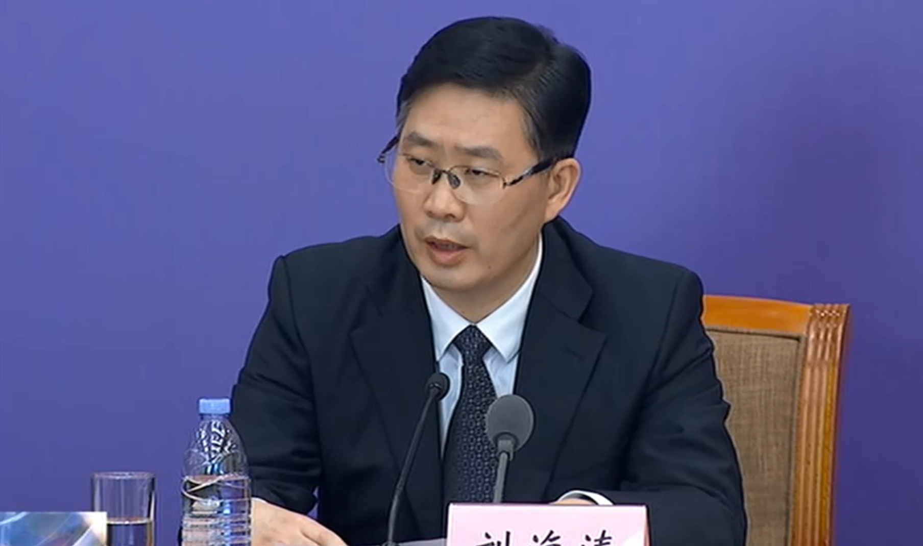国家移民管理局:在华外国人停居留期限可自动顺延两个月