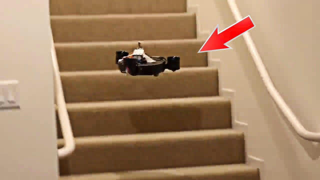 楼梯困不住扫地机器人了,小哥暴力改装以后,遇到障碍飞过去