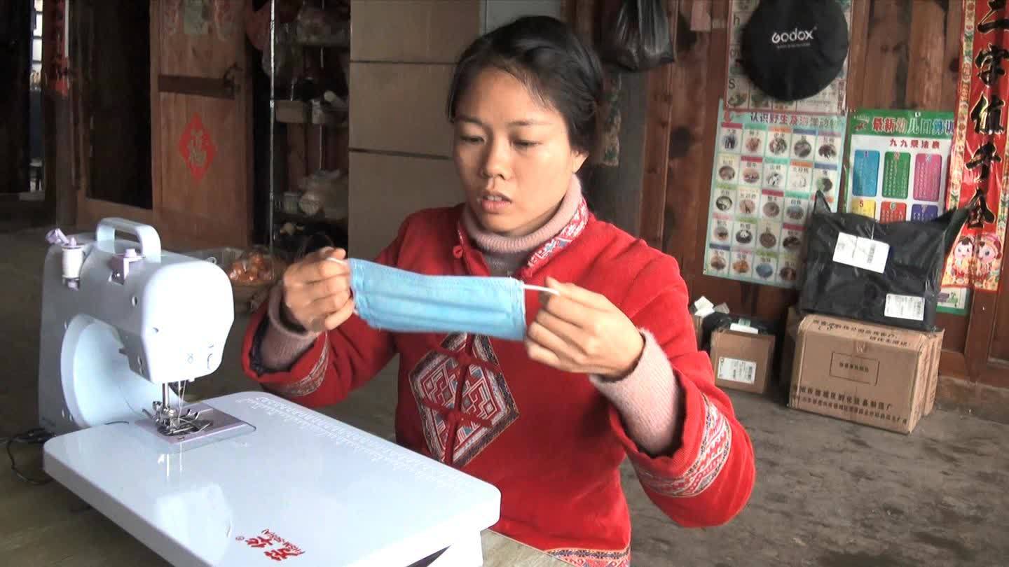 燕子买台迷你型电缝纫机,车口罩补衣裤很实用,婆婆夸她买的好