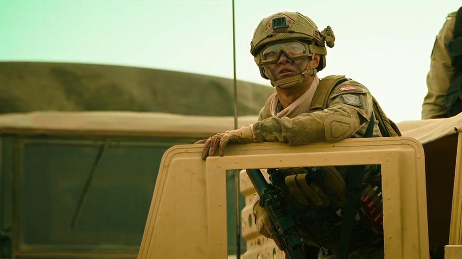 红海行动:一声呼啸车队遭遇炮击,队长急忙联系军舰请求支援