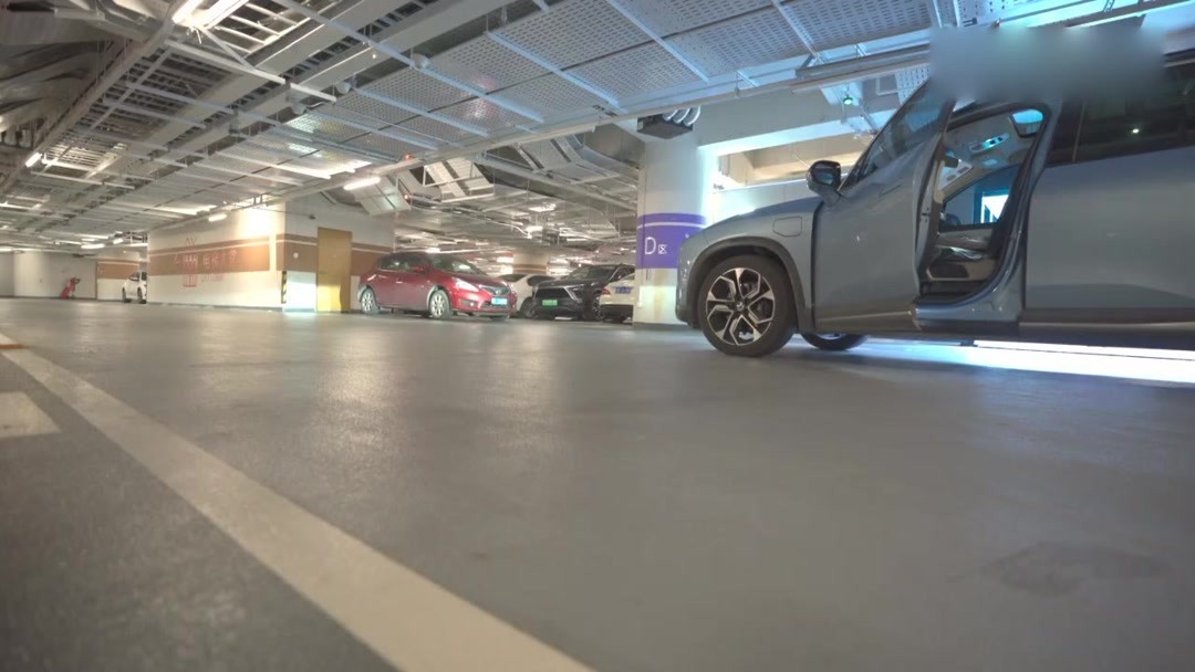 蔚来ES8三分钟换电靠谱么?董买买一键加电换电站体验