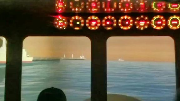 体验潜水艇潜在海底