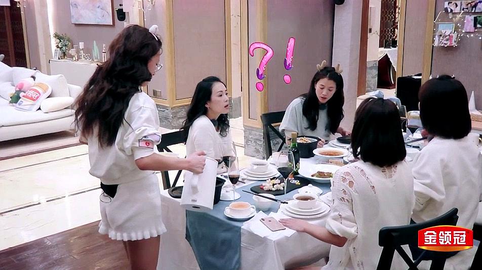 妻子的旅行:包文婧误把热水放进加热包,场面瞬间不淡定了!