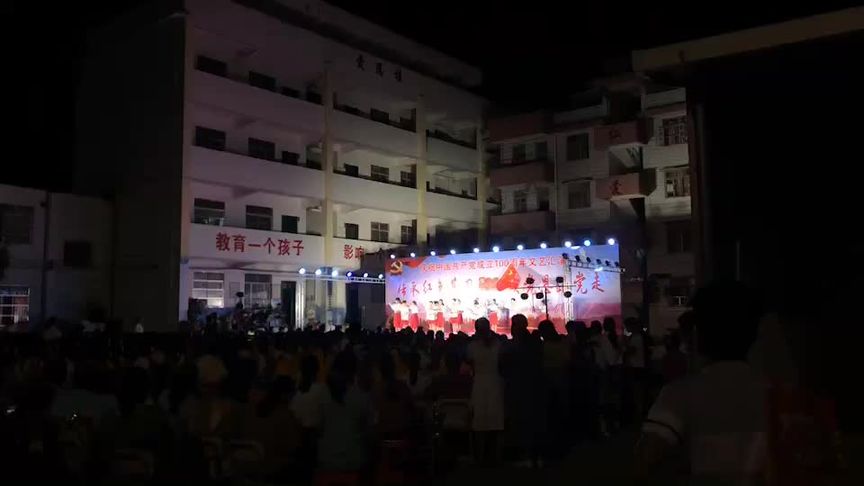 #晚会 #文艺汇演 #人气爆棚 #舞动青春活力 #演出现场 #校园时光