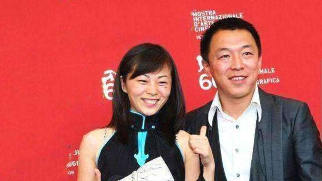 黄渤老婆身份曝光,两人还是彼此的初恋,结婚多年被称模范夫妻