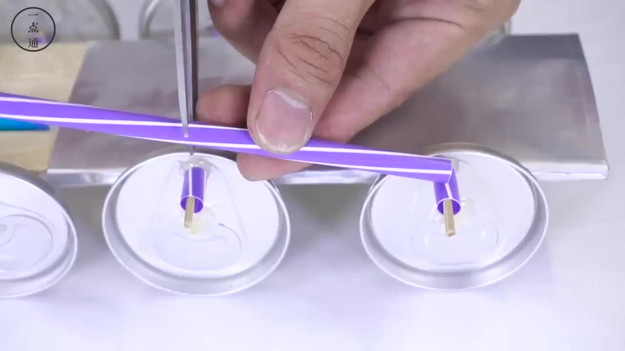 创意手工玩具DIY - 如何用废弃易拉罐制作动力小火车玩具