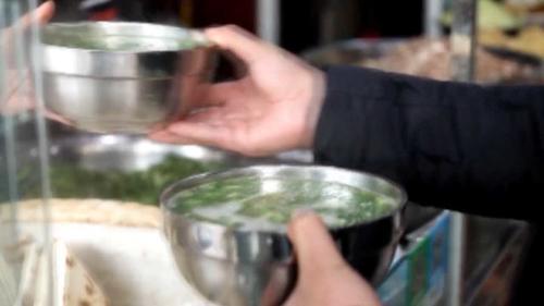 实测藏在居民区的鸡血汤老店,四分之三碗都是料