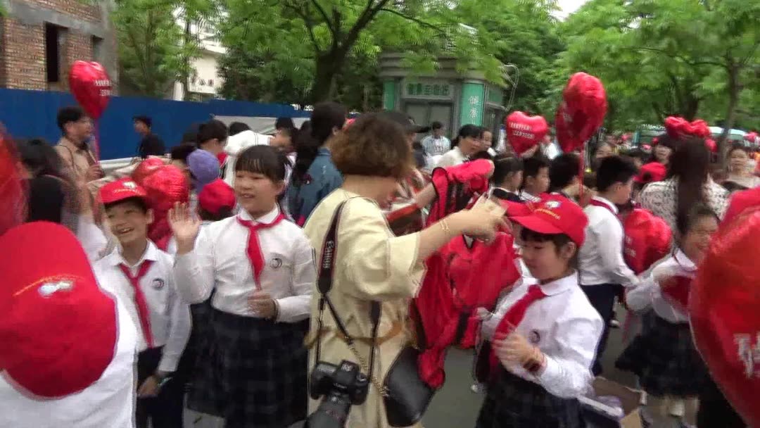 “让世界充满爱”全国助残日快闪活动-玉环残联携手环山小学三5班