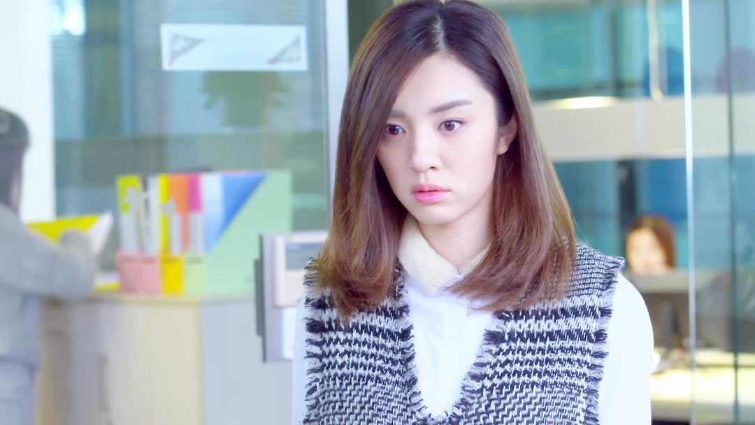 美女到财务室交发票,财务怒怼:你当我是修雨伞的?立等可取!