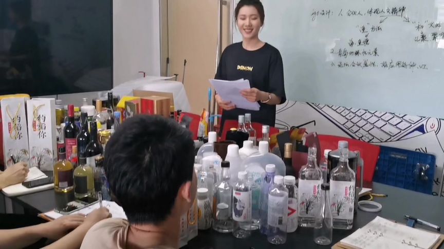 爱开会的小姑凉!给你点个赞,继续加油哦!#邦哥说#项目讨论