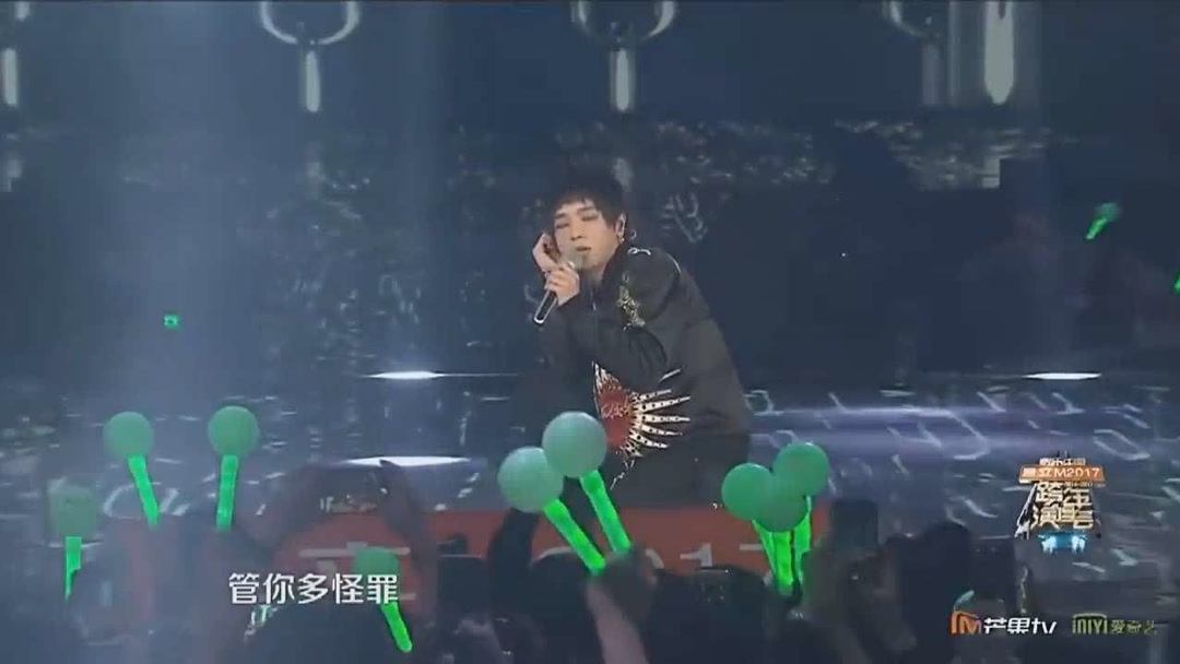 华晨宇深情演唱《我管你》嗨翻全场