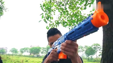 搞笑CS枪战!美女探敌方位置,双排操作秒强敌